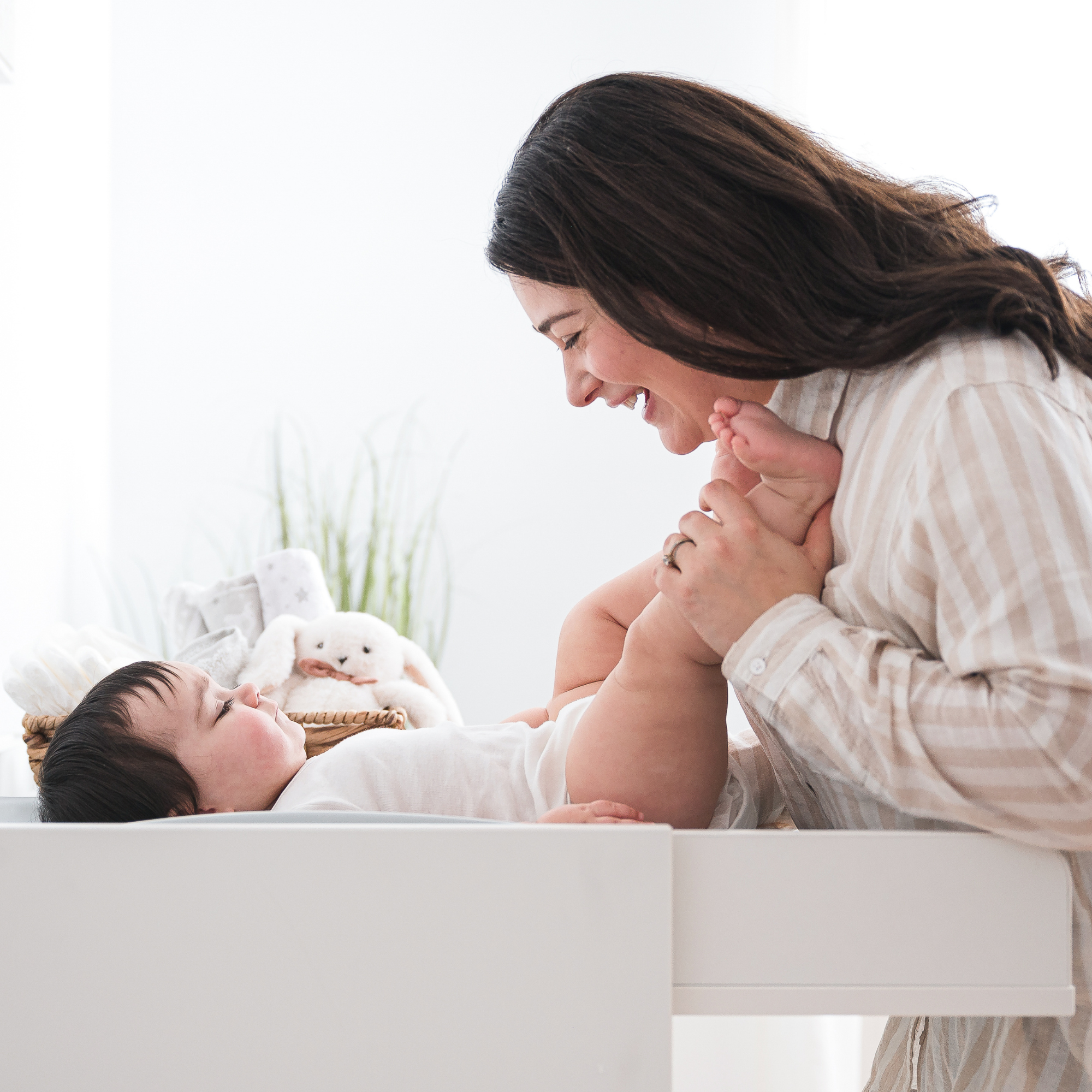 How to change a diaper in 5 steps - Diaper Genie® – diapergenie